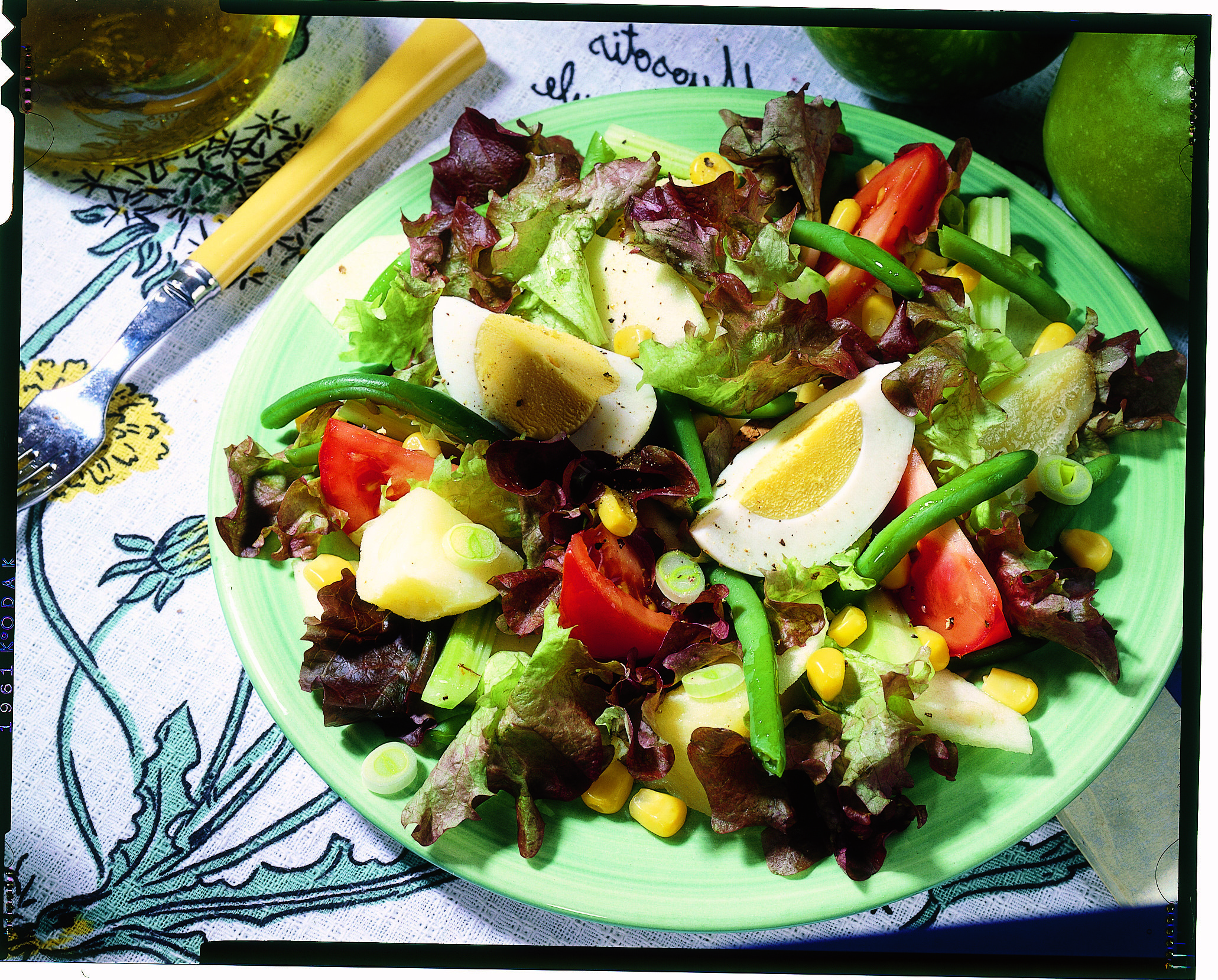 Ricetta Insalatona di lollo rossa con le uova - Donna Moderna