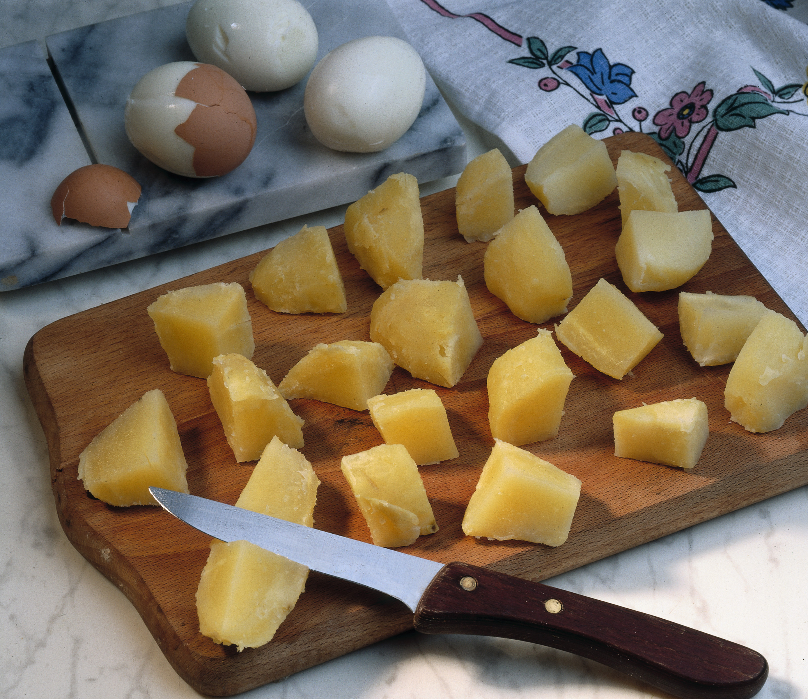 Ricetta Insalatona di lollo rossa con le uova - Donna Moderna