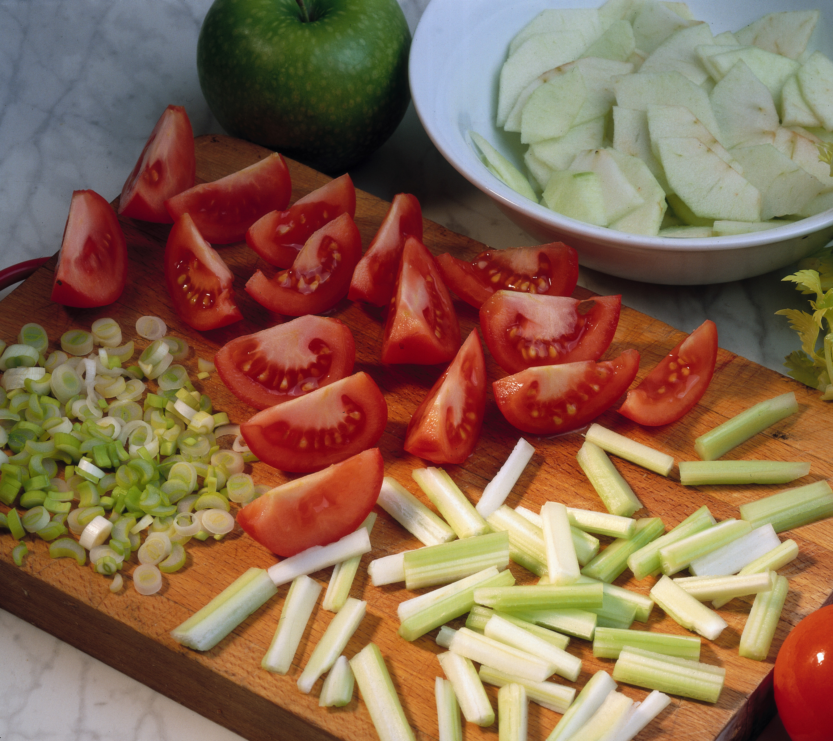 Ricetta Insalatona di lollo rossa con le uova - Donna Moderna