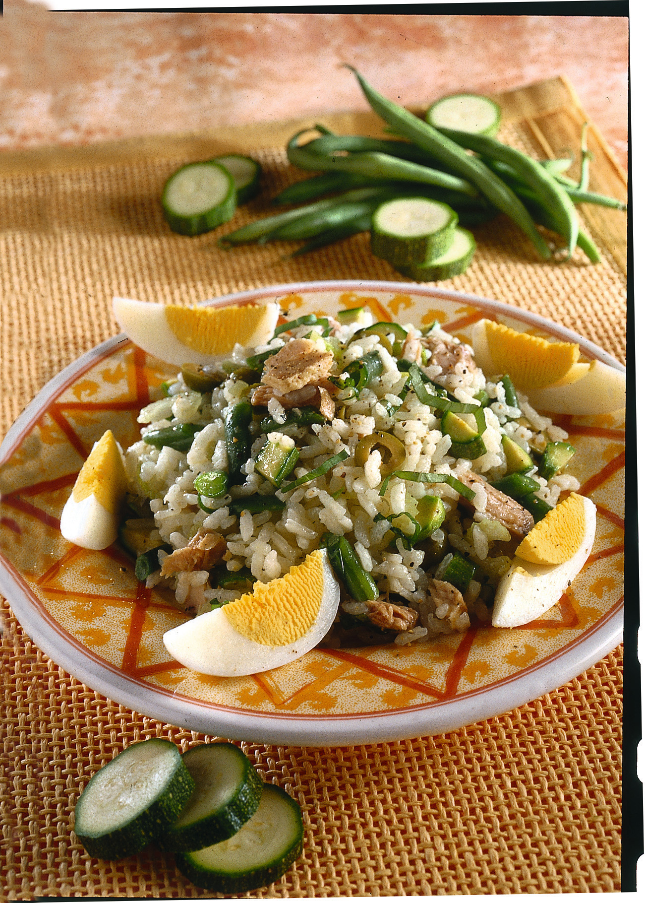 Ricetta Riso con tonno uova e olive - Donna Moderna