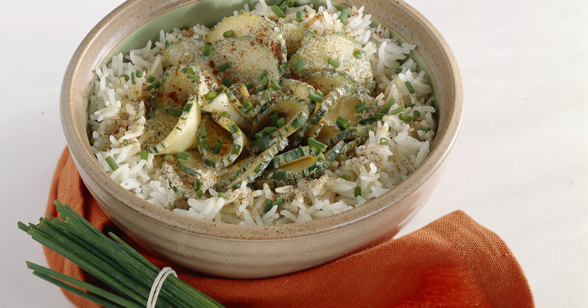 Riso e cetrioli con yogurt: la ricetta - Donna Moderna