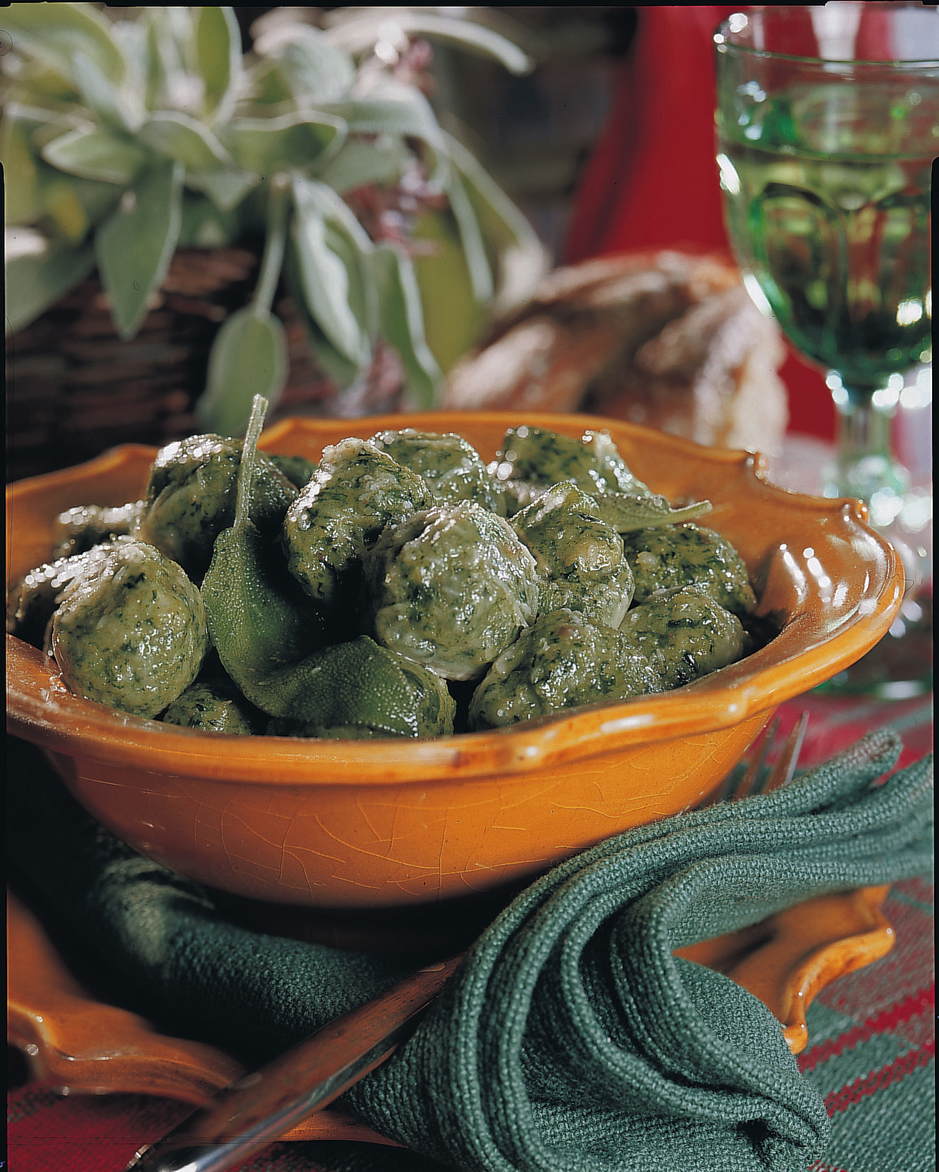 Ricetta Strangolapreti burro fuso e salvia - Donna Moderna