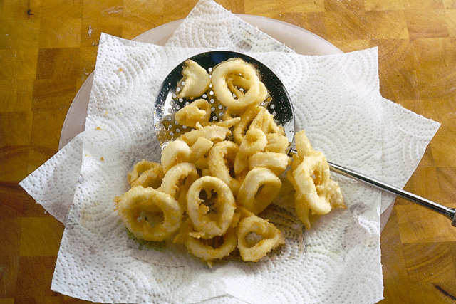 Ricetta Anelli di calamari dorati - Donna Moderna