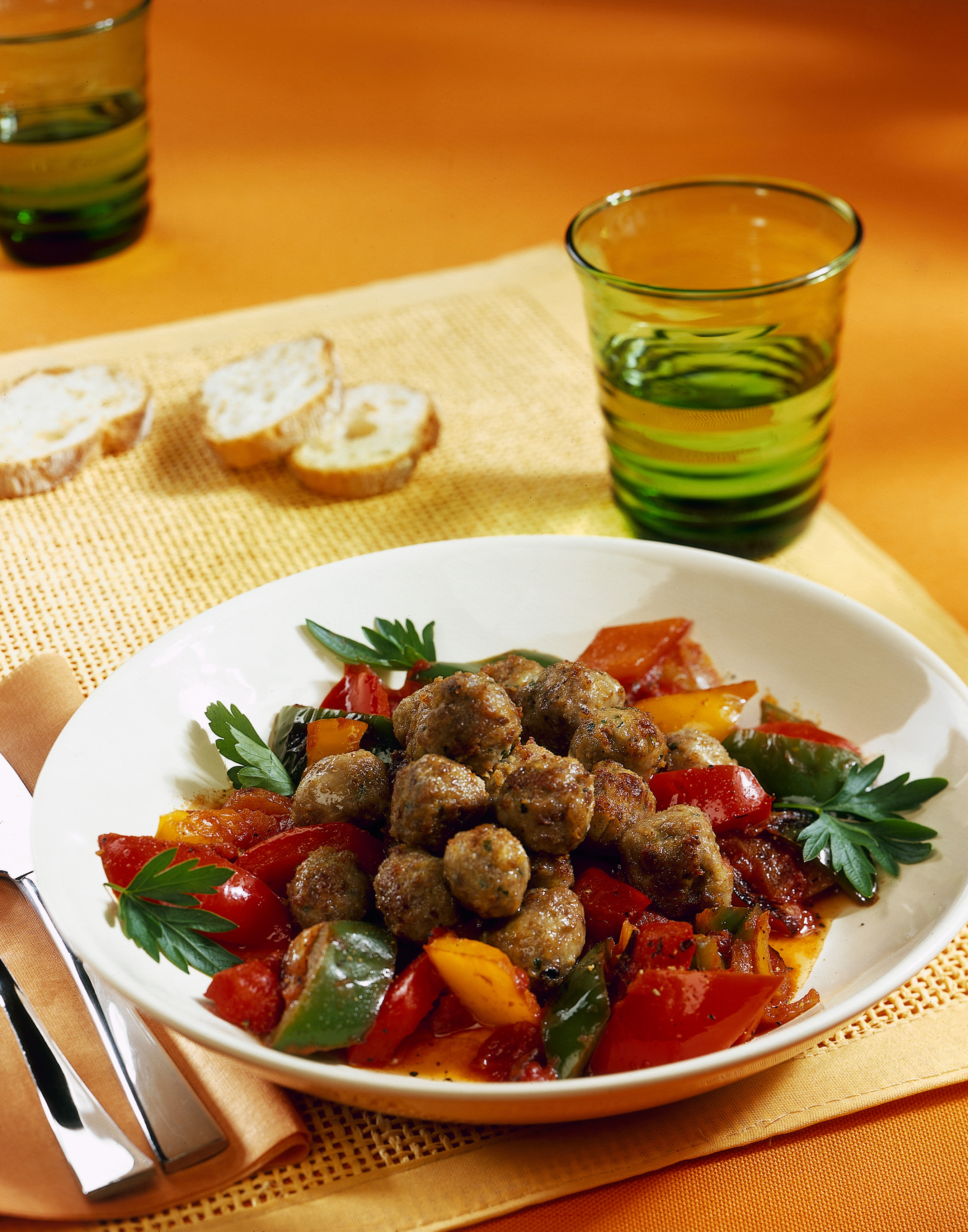 Ricetta Peperonata con polpettine - Donna Moderna