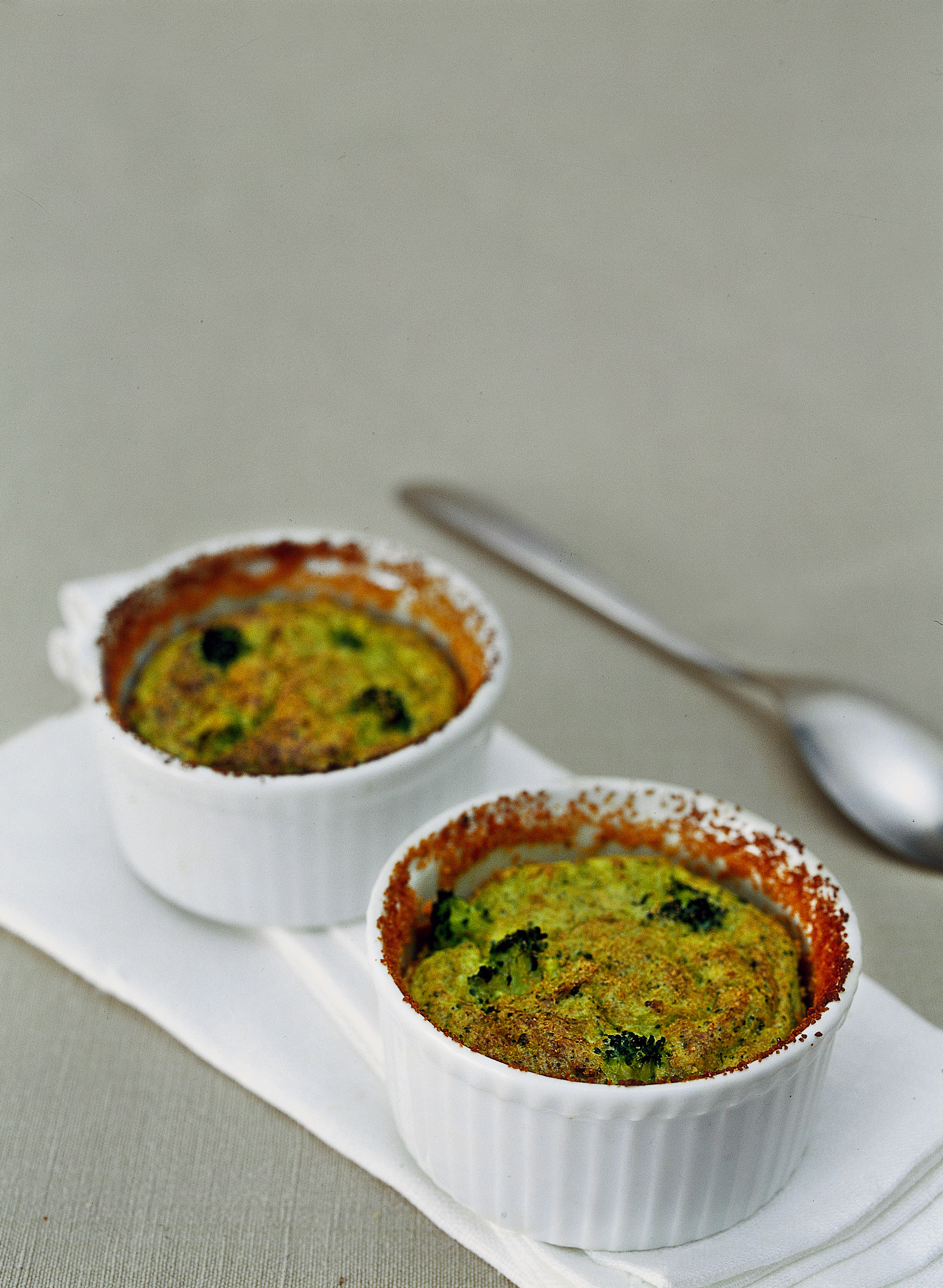 Ricetta Piccoli soufflé speziati ai broccoli - Donna Moderna