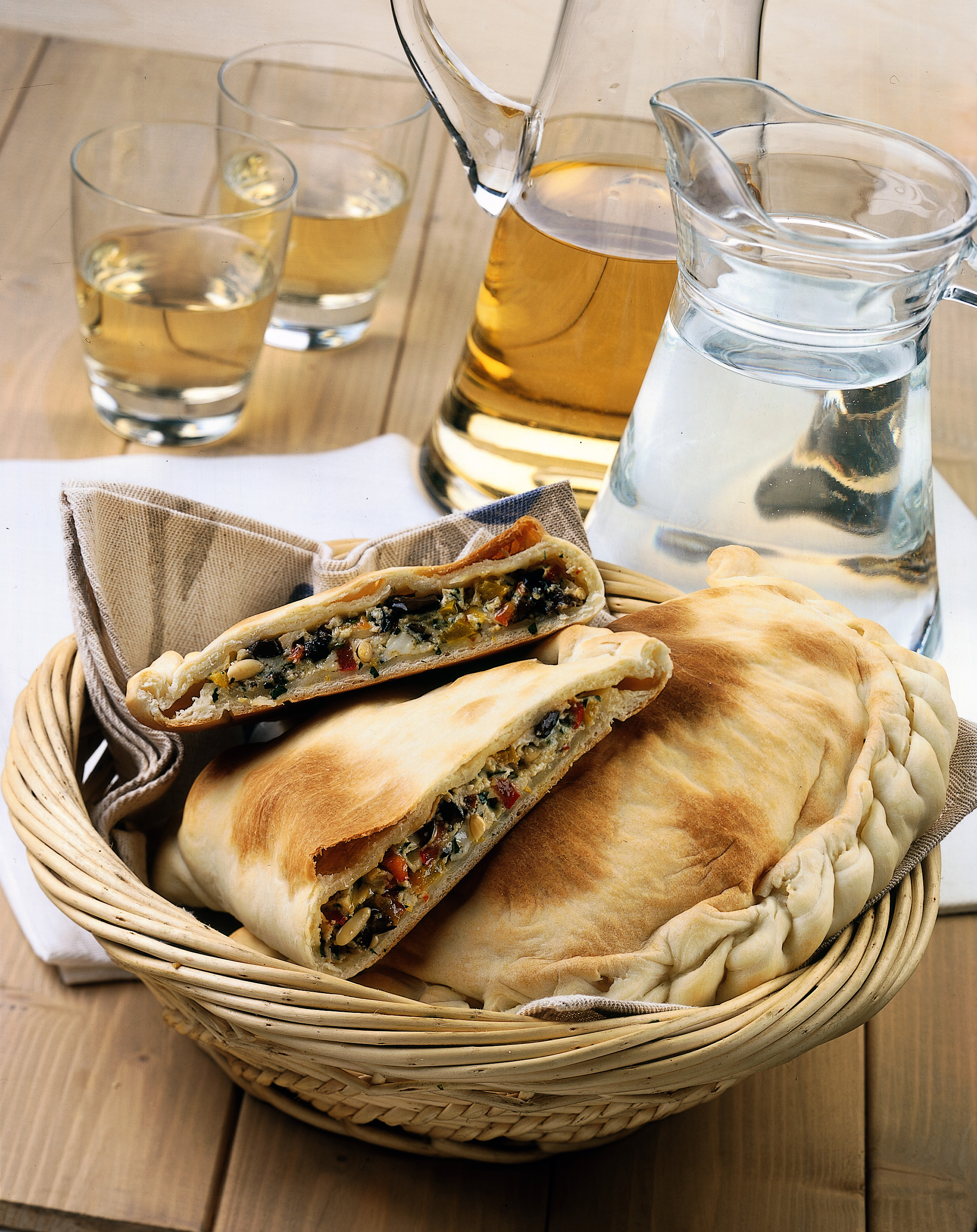 Ricetta Calzone con peperoni e ricotta - Donna Moderna