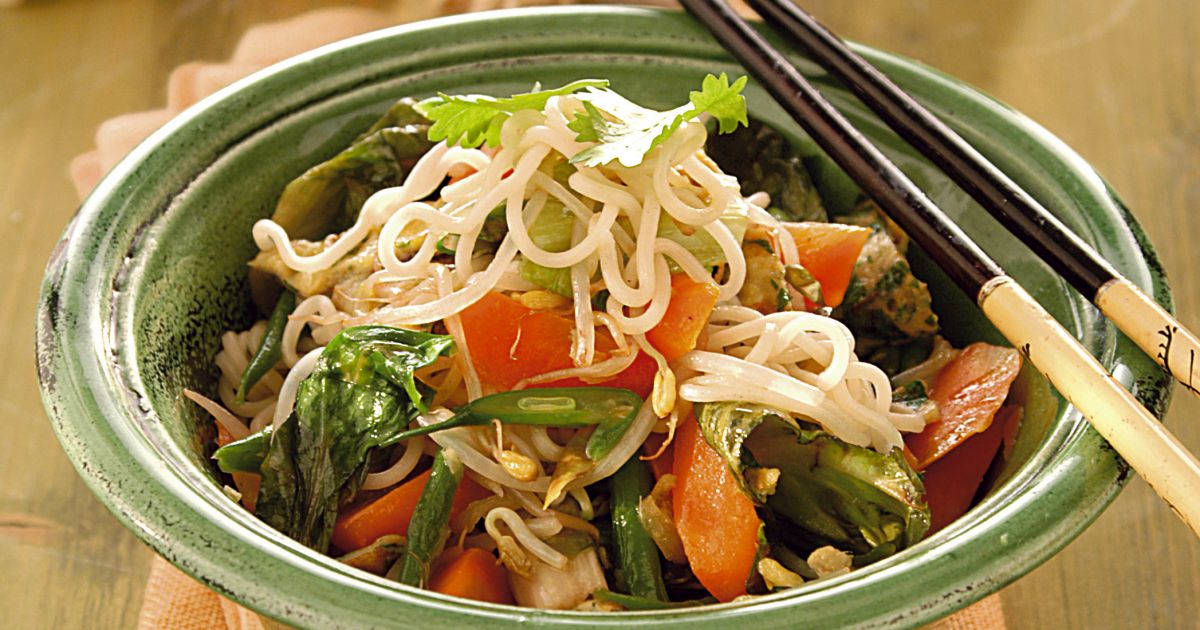 Ricetta Noodles con verdure e zenzero - Donna Moderna