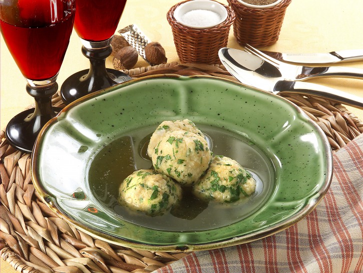 Ricetta Canederli in brodo di manzo - Donna Moderna