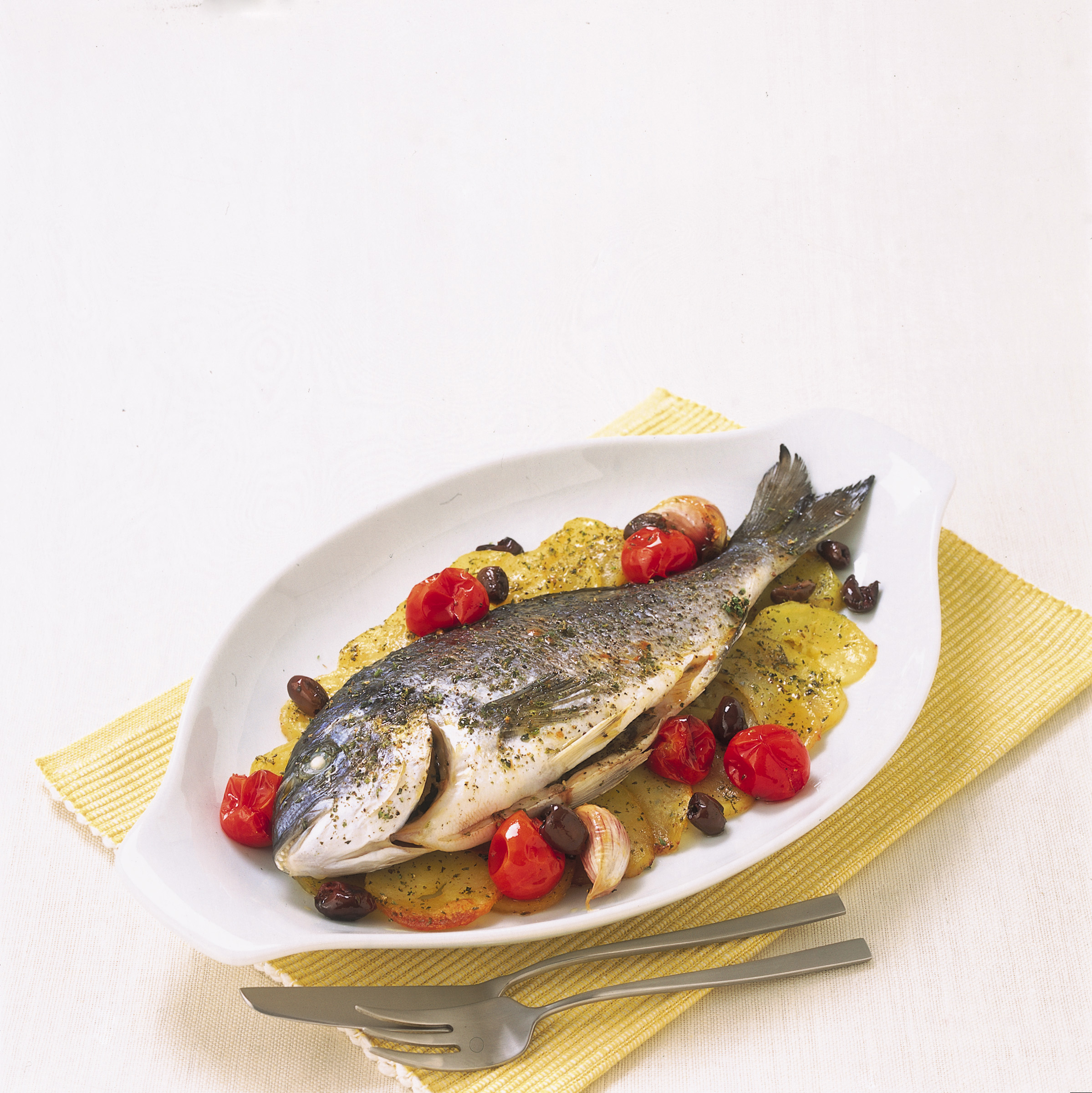 Ricetta Orata con patate al forno - Donna Moderna