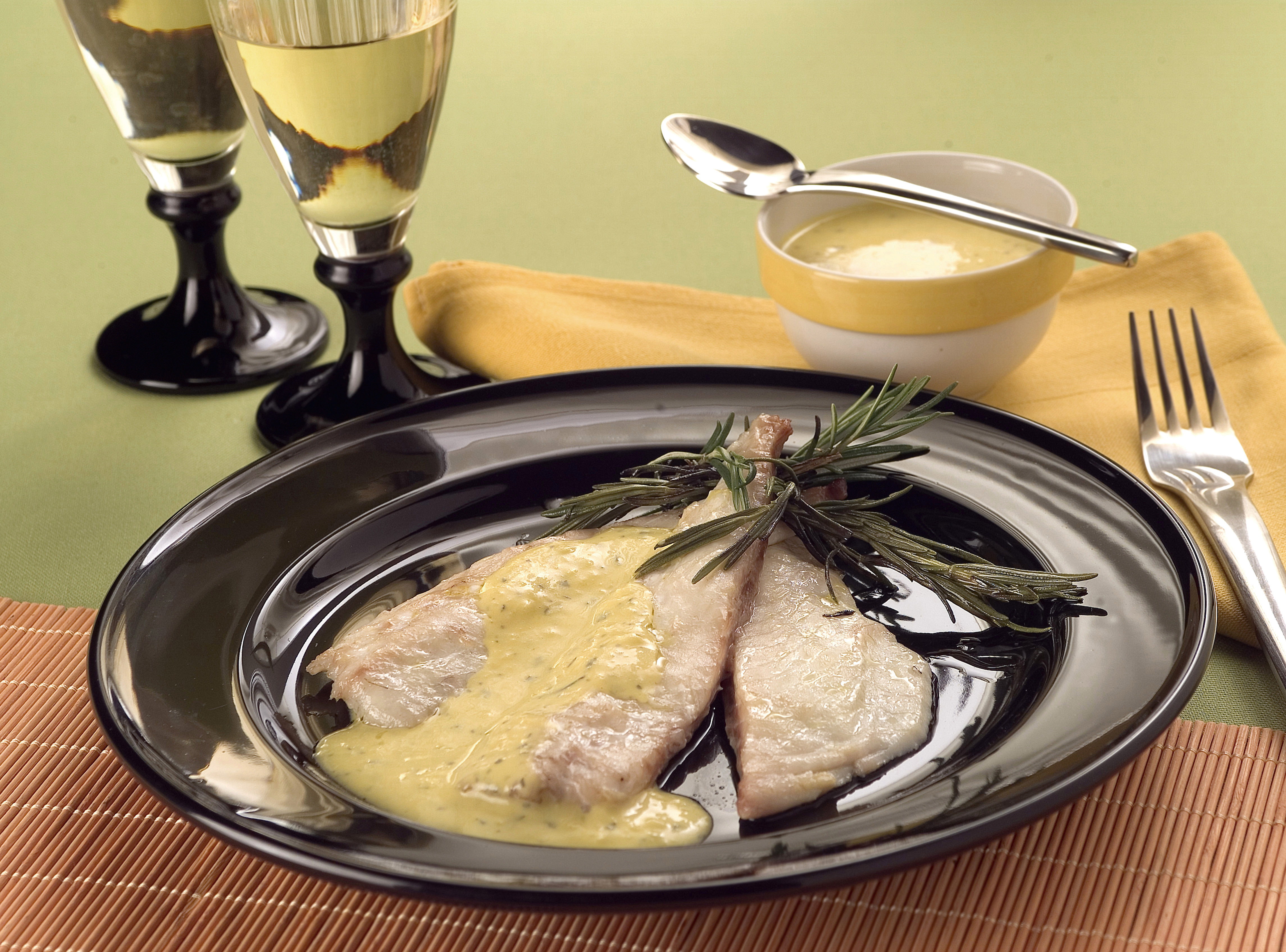 Ricetta Filetti di orata in salsa cremosa - Donna Moderna