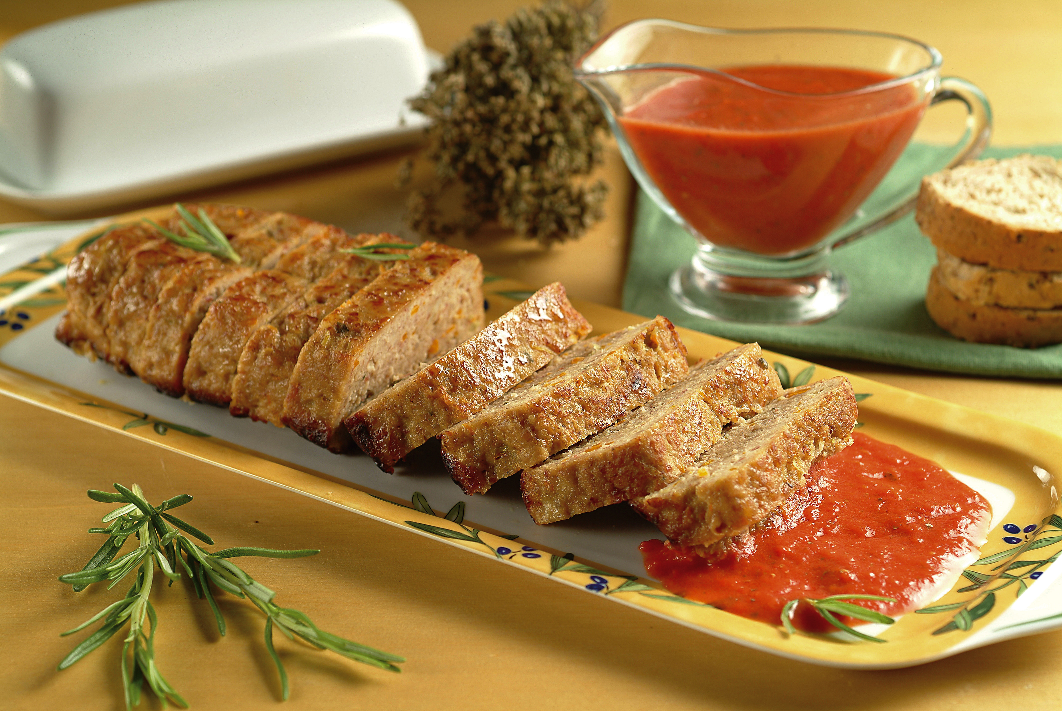 Ricetta Polpettone in salsa rossa - Donna Moderna