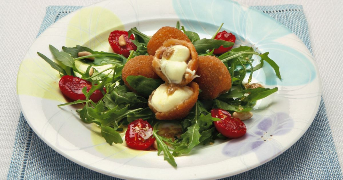 Ricetta Rucola selvatica, pomodorini e mozzarelline fritte - Donna Moderna