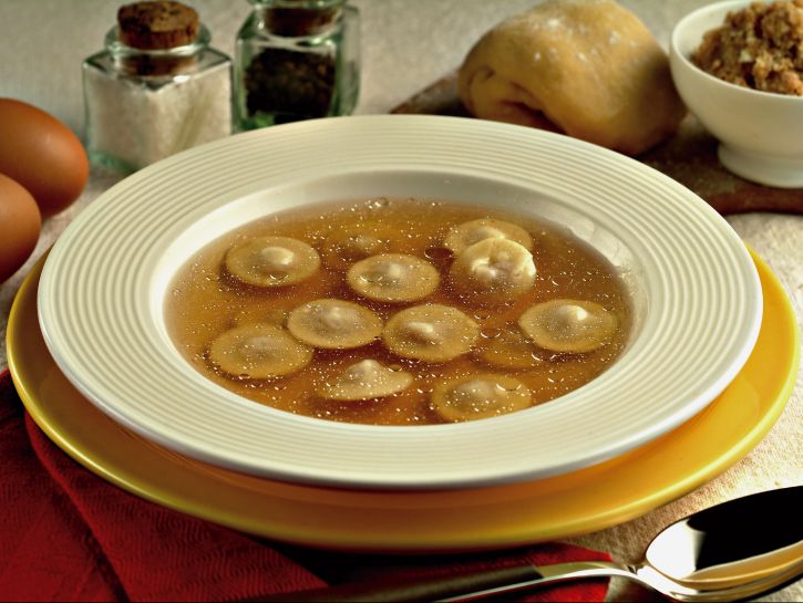 Ricetta Raviolini di carne in brodo - Donna Moderna