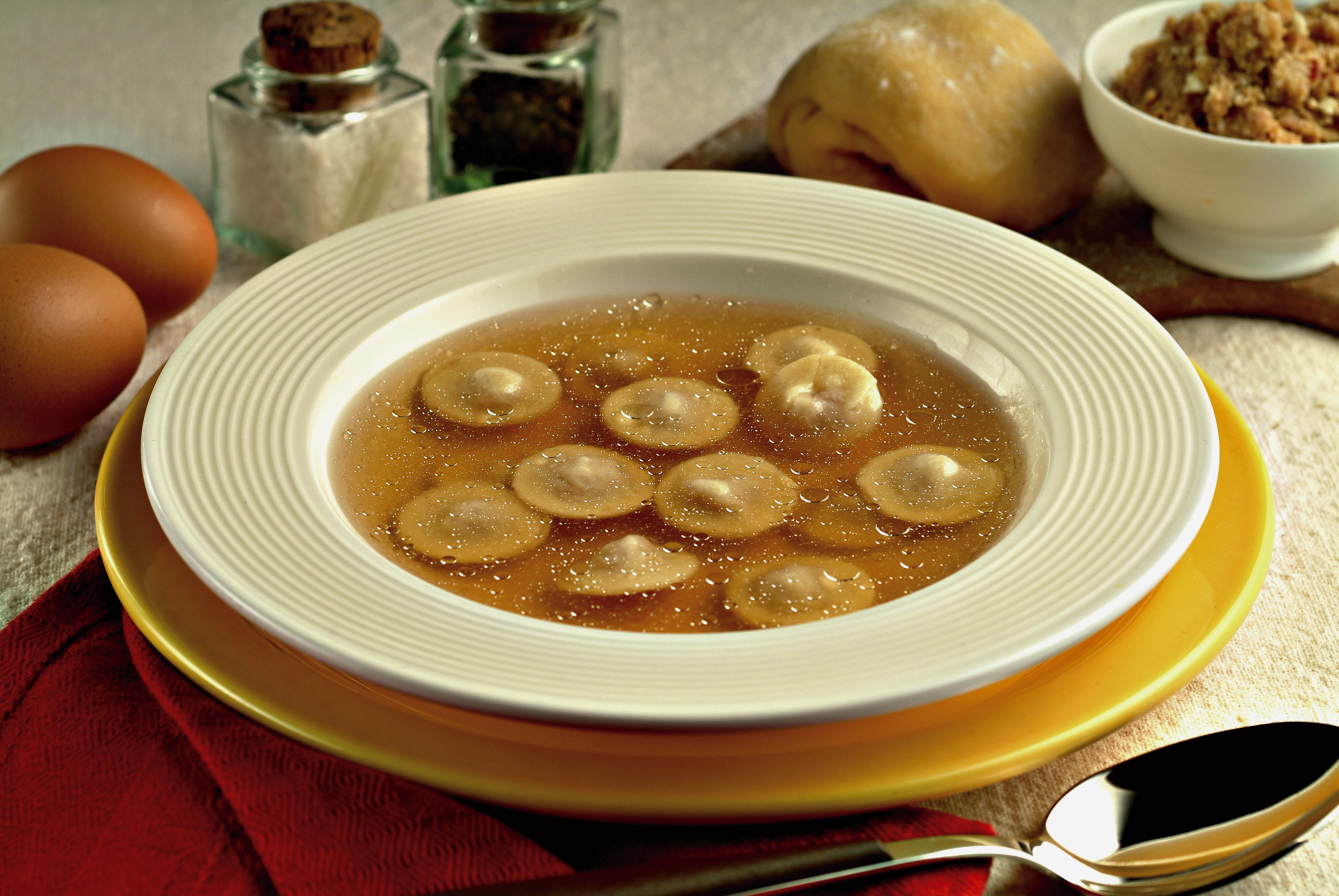Ricetta Raviolini di carne in brodo - Donna Moderna
