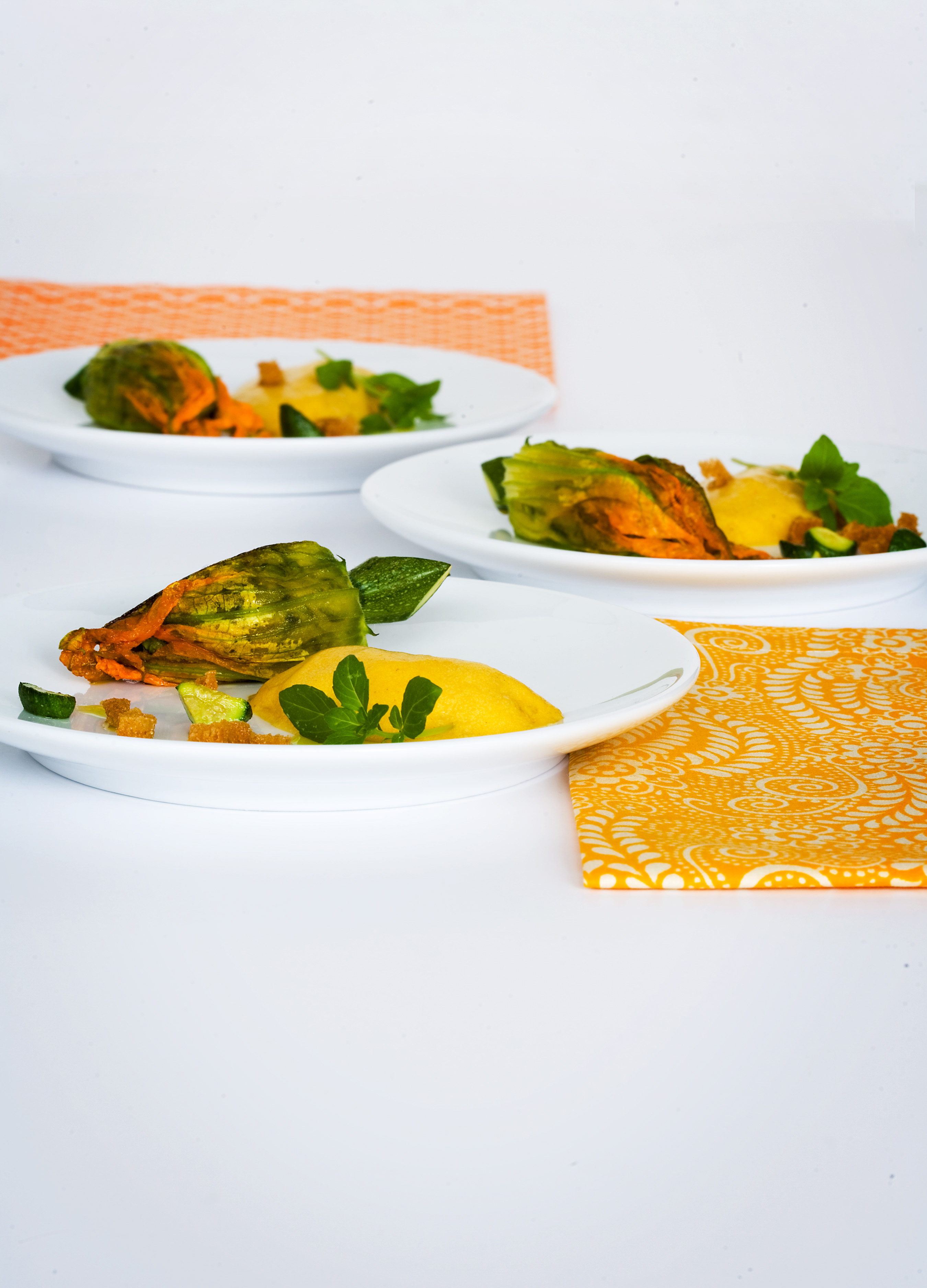 Ricetta Fiori di zucca ripieni con spuma al curry - Donna Moderna