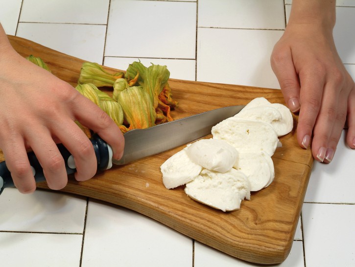 Ricetta Pizza bufala e fiori di zucca - Donna Moderna