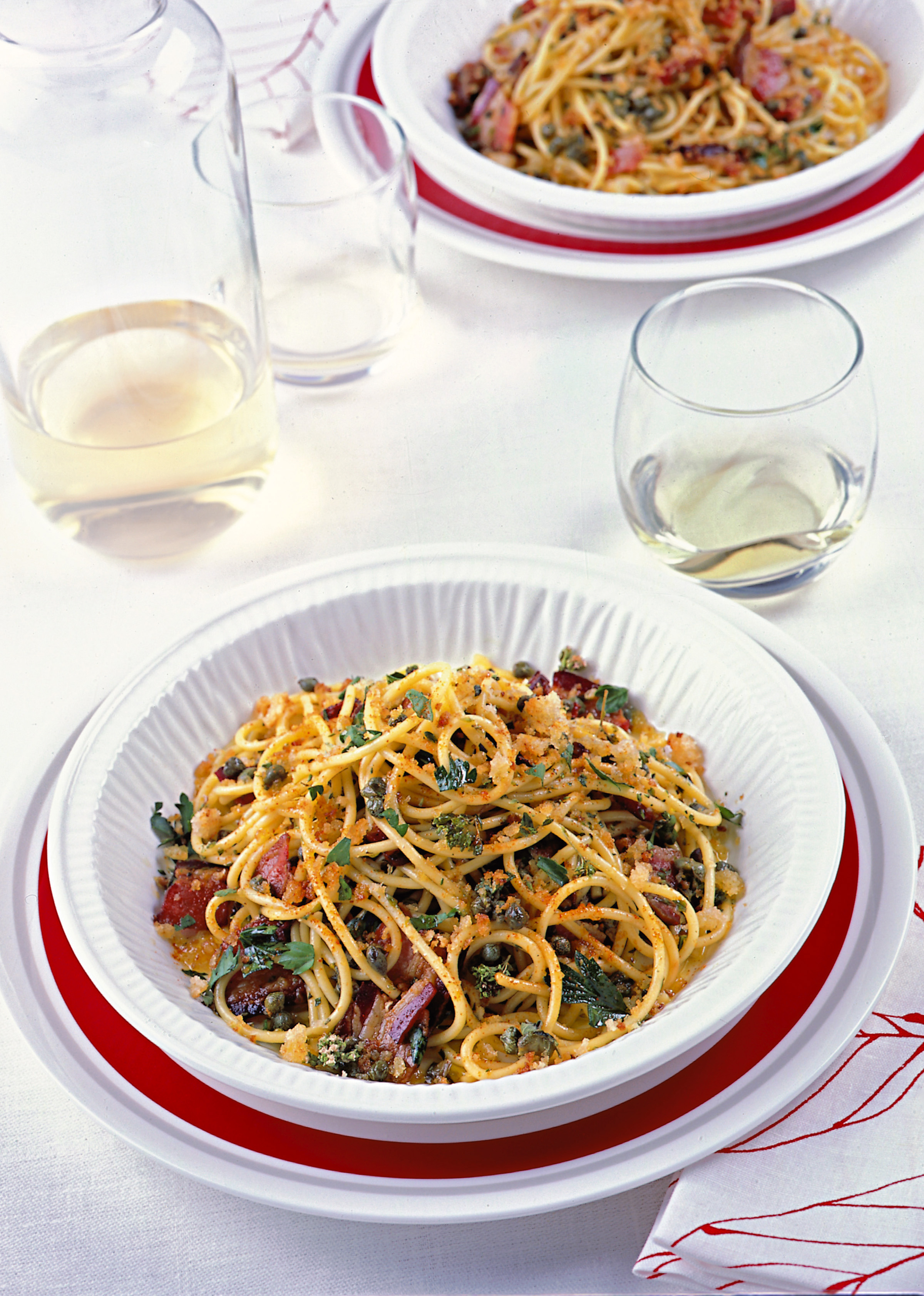 Ricetta Spaghetti con pane croccante - Donna Moderna