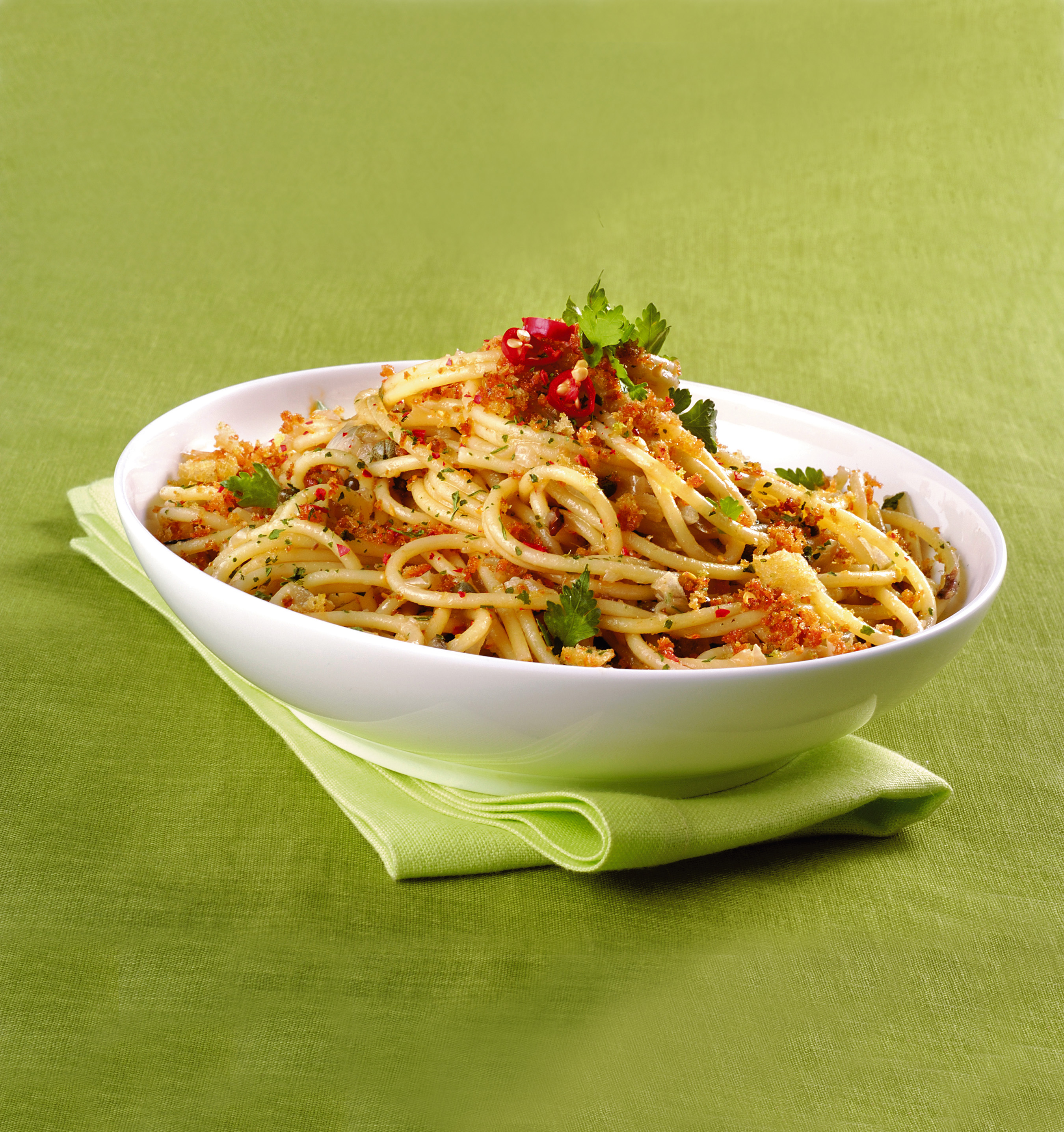 Ricetta Spaghetti piccanti con acciughe e capperi - Donna Moderna