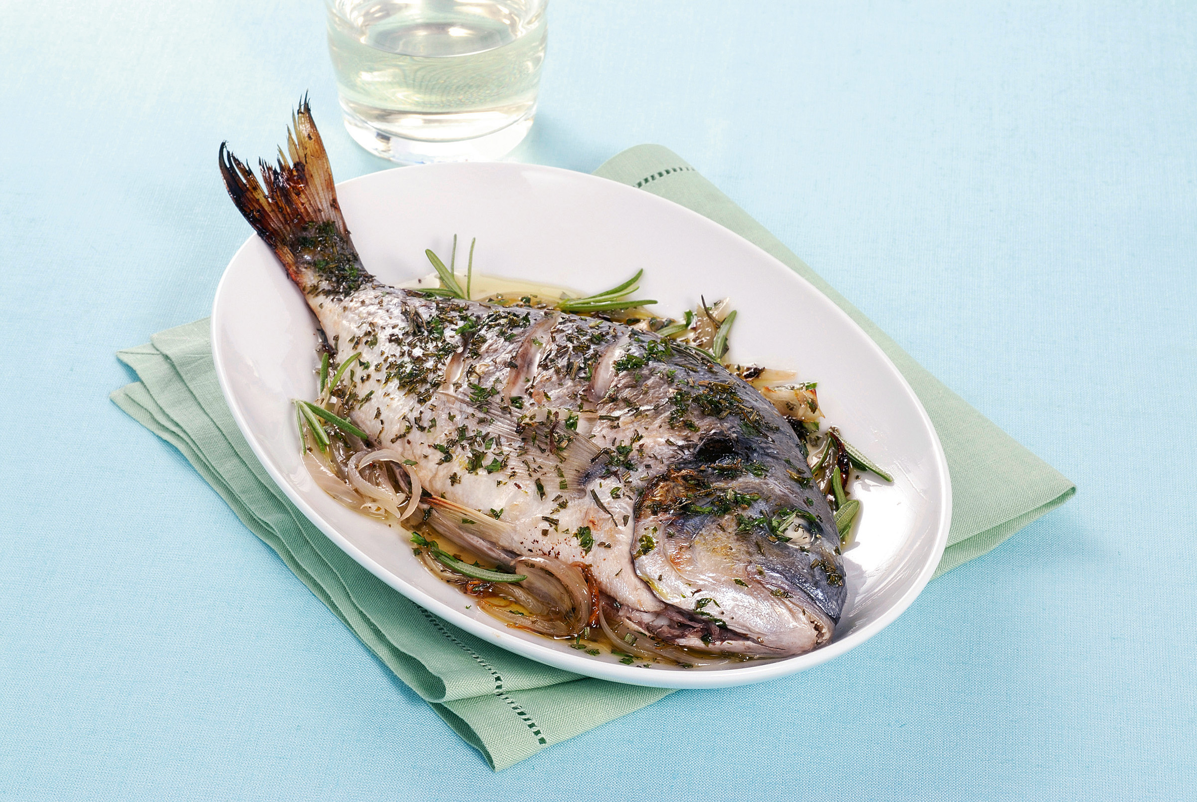 Ricetta Orata al forno agli aromi - Donna Moderna