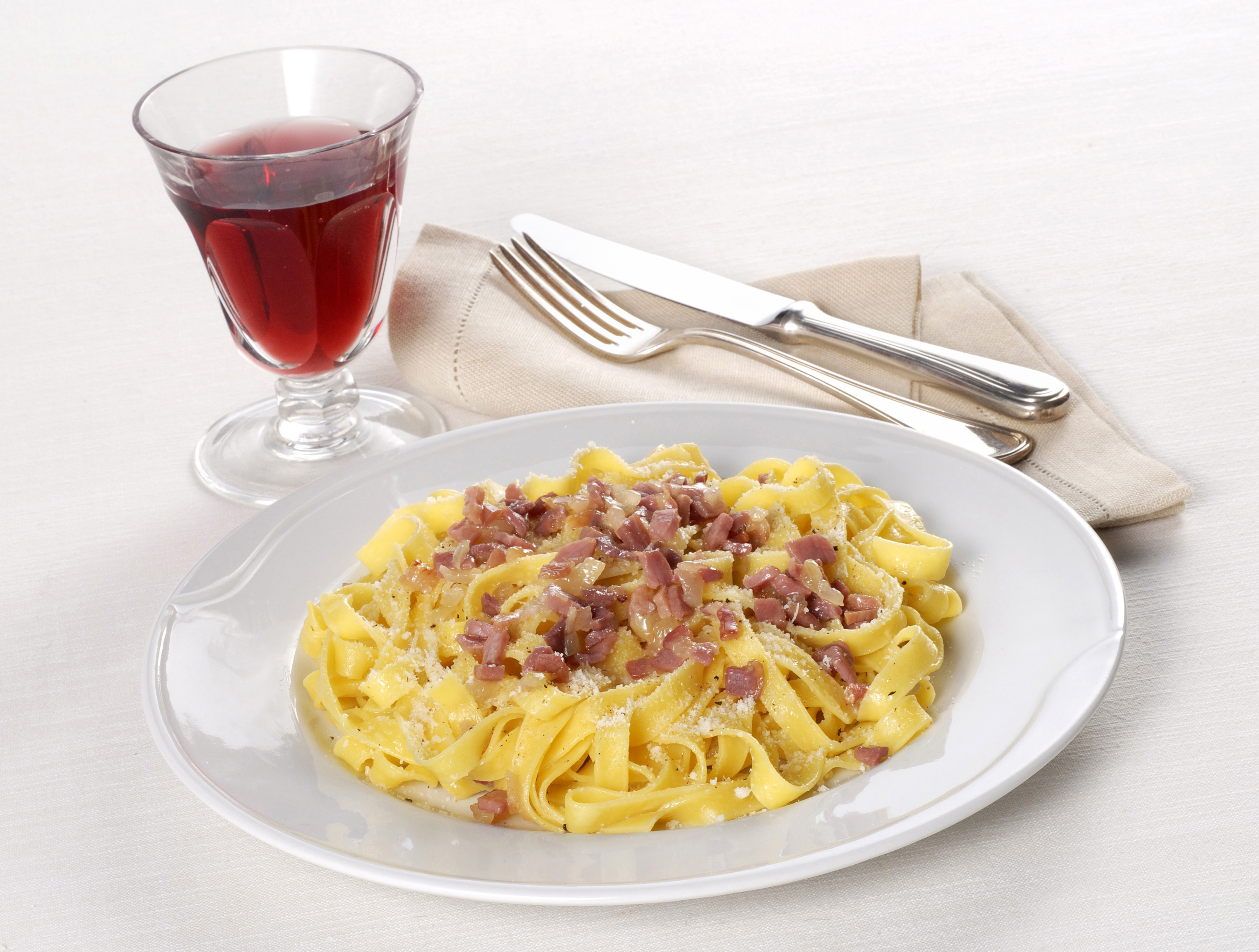 Ricetta Tagliatelle fresche al crudo - Donna Moderna