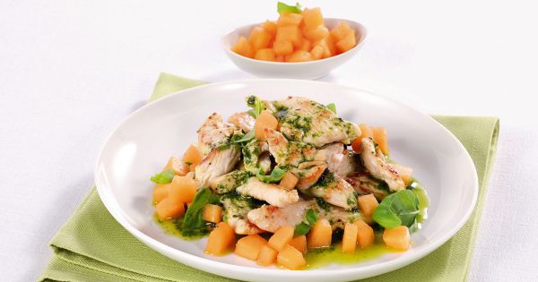 Ricetta Straccetti di pollo al basilico con melone - Donna Moderna