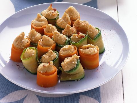 Ricetta Cannoncini di carote e zucchine con hummus di ceci - Donna Moderna