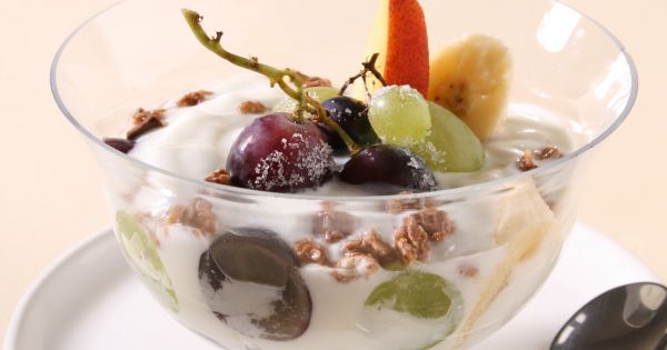 Ricetta Yogurt con muesli e uva - Donna Moderna
