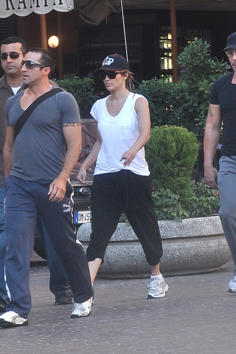 Jennifer Lopez, shopping a Roma - Donna Moderna