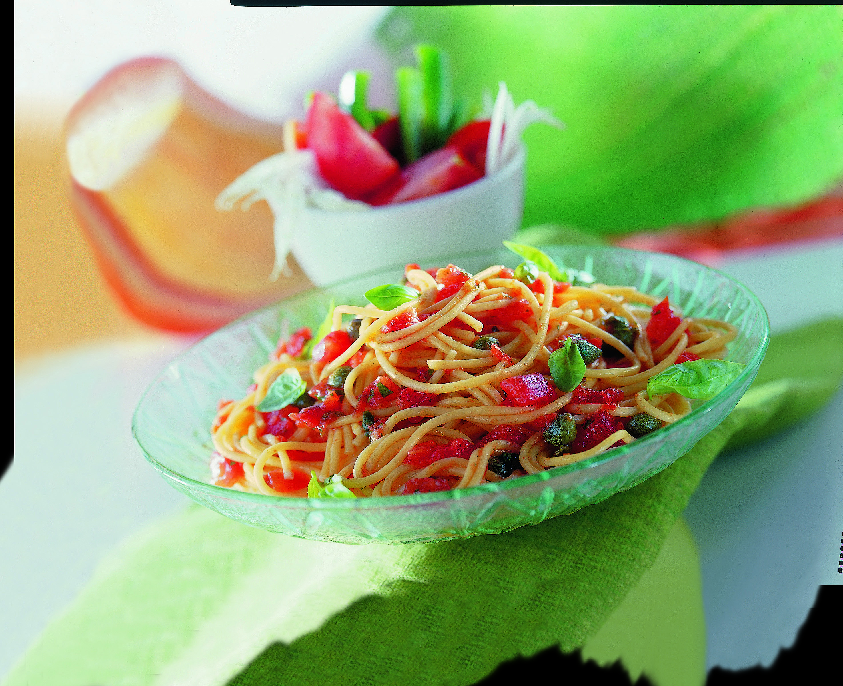 Ricetta Spaghetti alla crudaiola - Donna Moderna