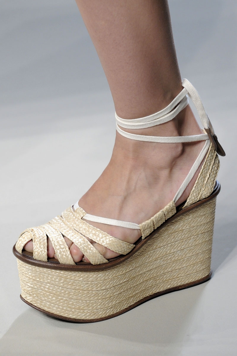 Moda P/E 2010: le zeppe - Donna Moderna