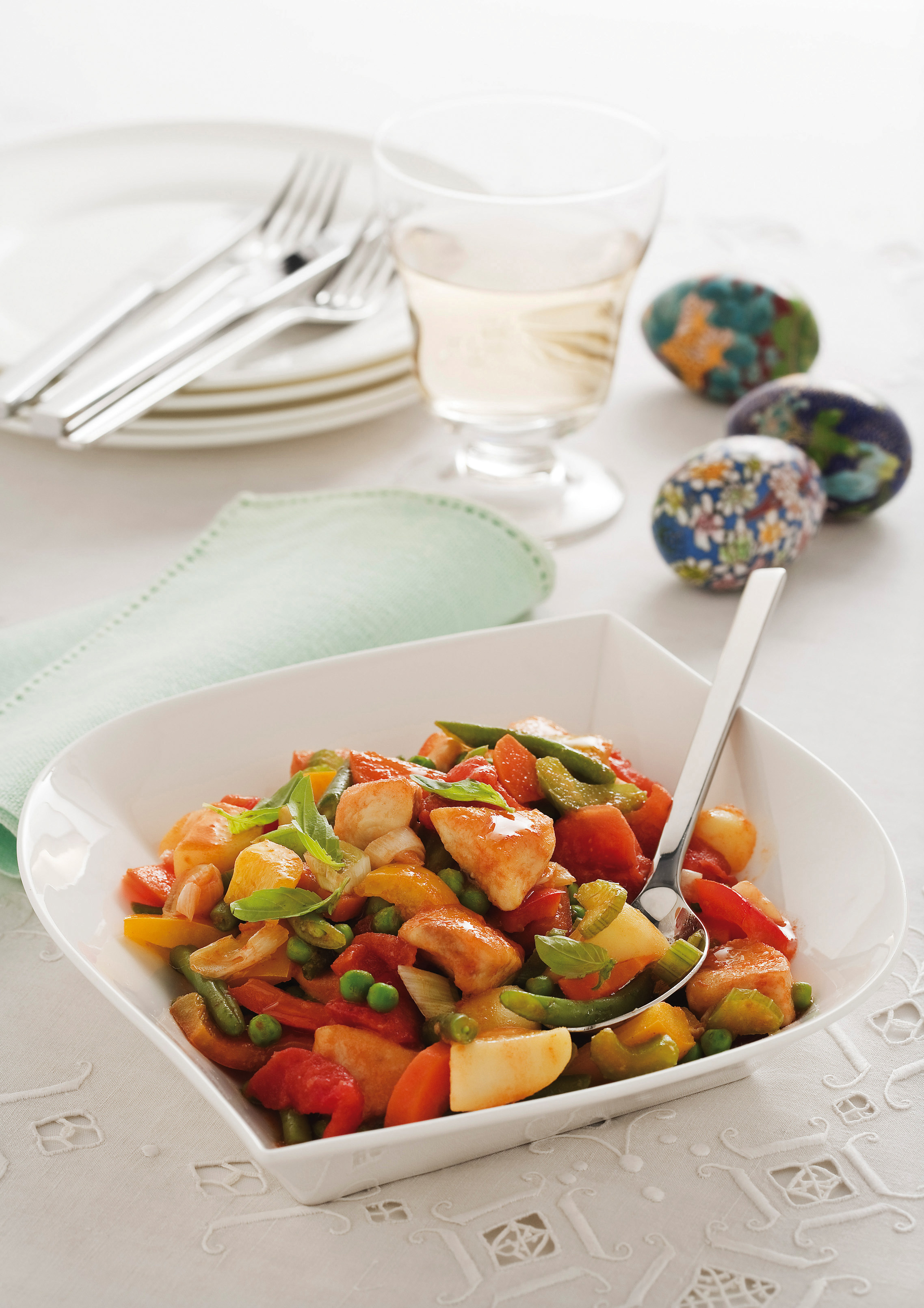 Ricetta Pollo con caponata di primavera - Donna Moderna