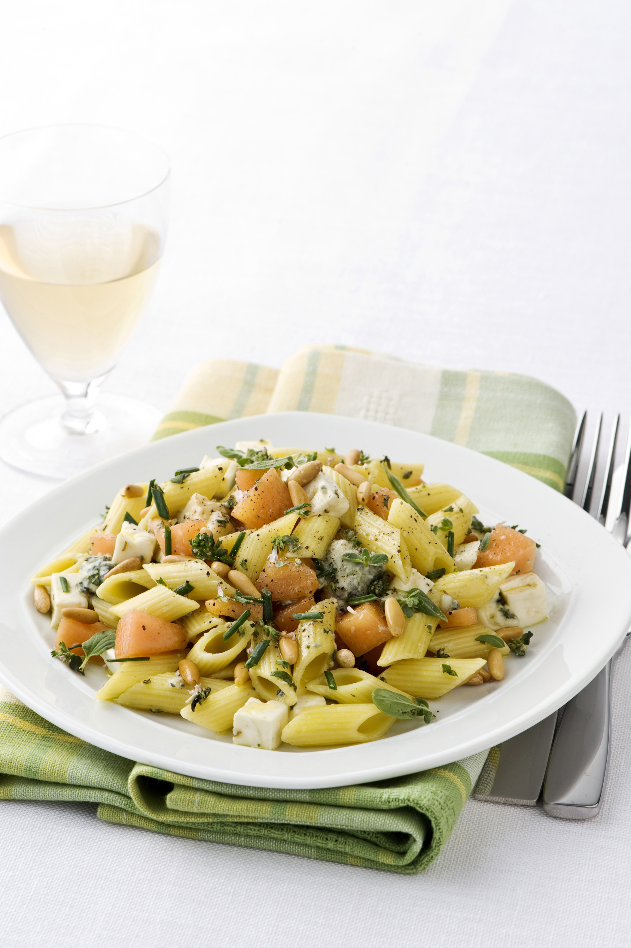 Ricetta Pasta fredda con melone e formaggi - Donna Moderna