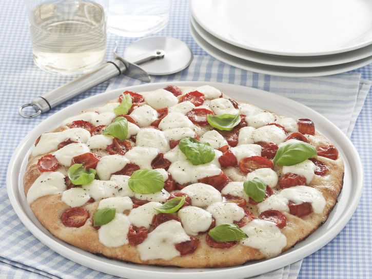 Ricetta Pizza alla bufala e datterini - Donna Moderna