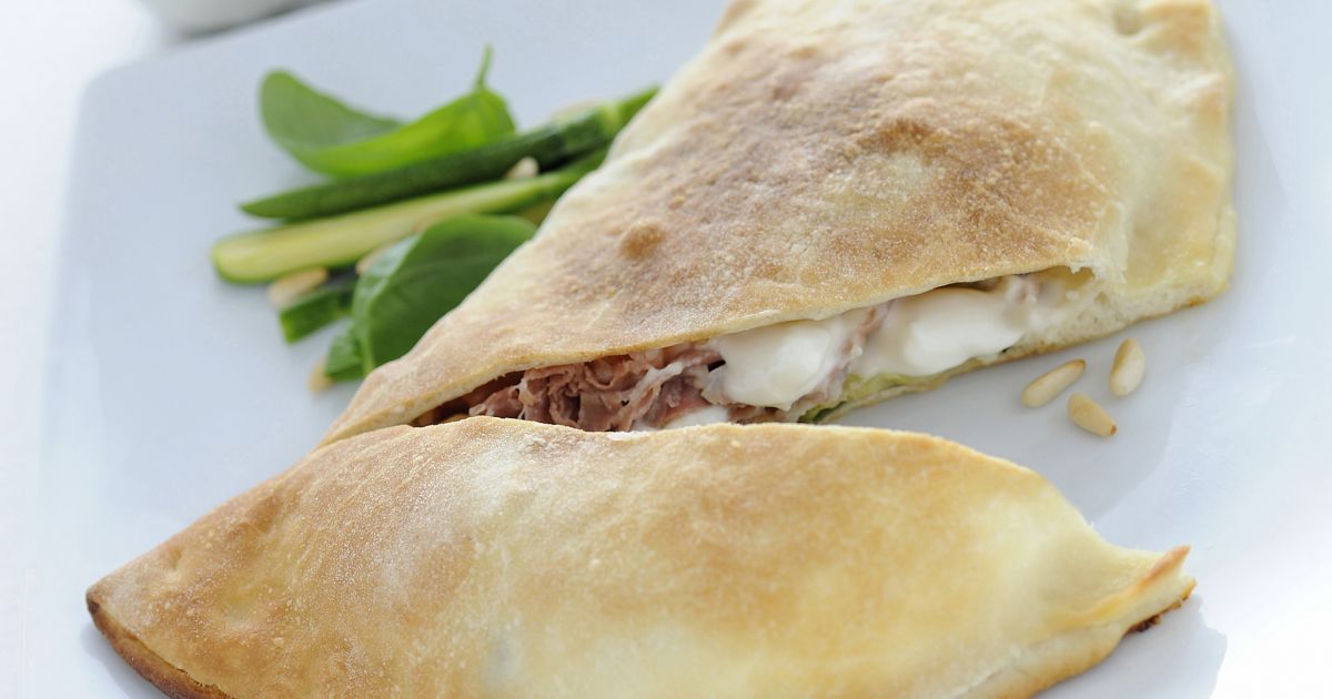 Ricetta Calzone alle zucchine e crescenza - Donna Moderna