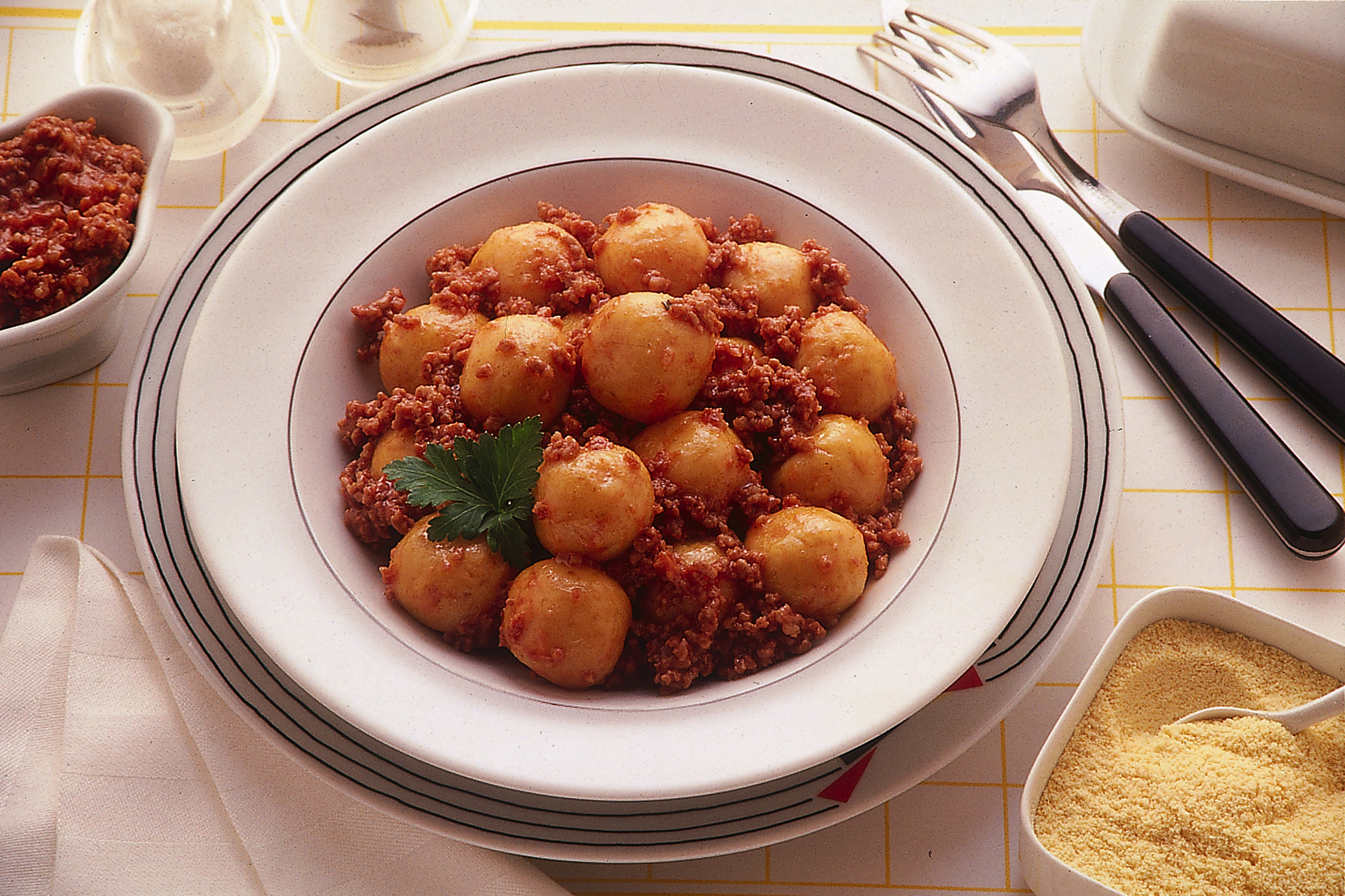 Ricetta Gnocchi ripieni al ragù - Donna Moderna