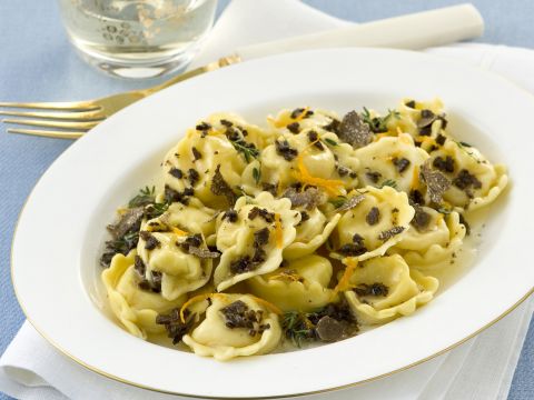 Ricetta Tortelli con fonduta e tartufo nero - Donna Moderna