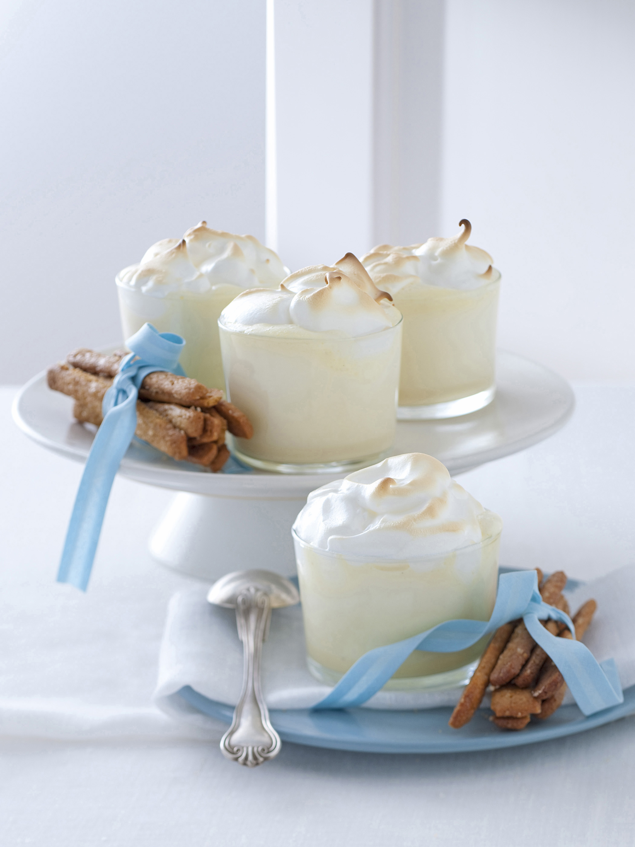 Ricetta Egg nog meringato con biscotti allo zenzero - Donna Moderna