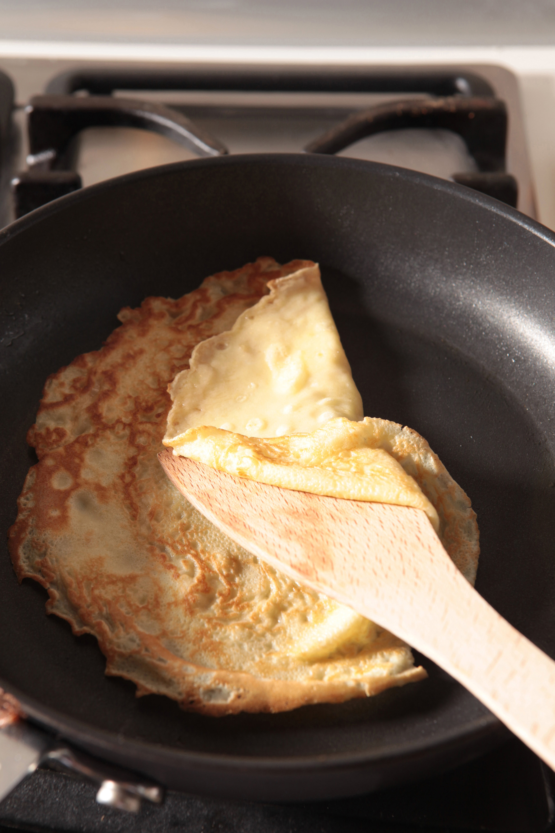 Ricetta Crepes - La pastella si fa così - Donna Moderna