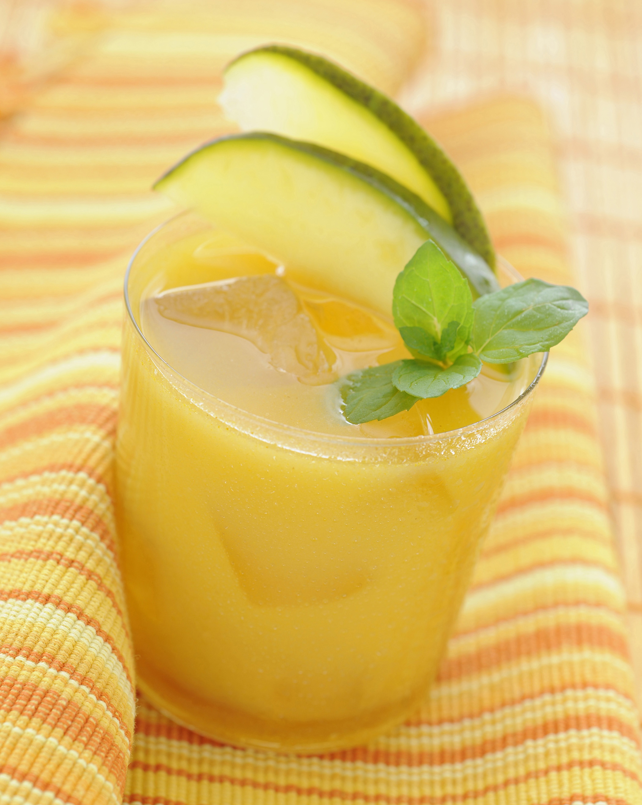 Ricetta Cocktail Mango e maracujà - Donna Moderna