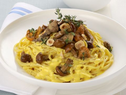 Ricetta Spaghetti ai funghi e nocciole - Donna Moderna