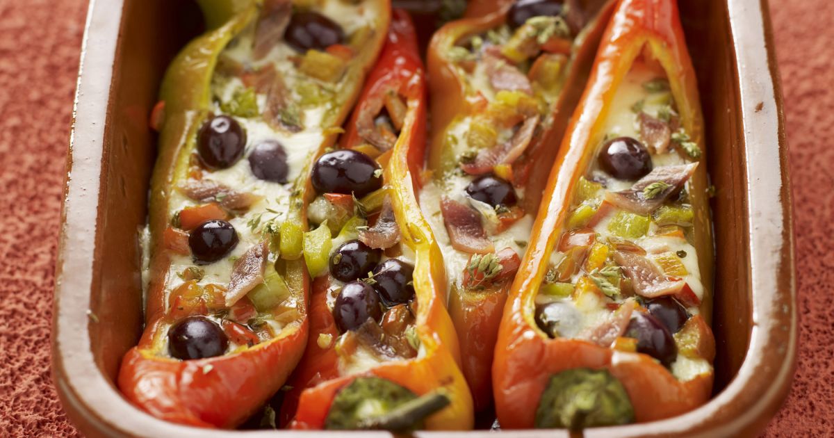 Ricetta Peperoni ripieni con scamorza e acciughe - Donna Moderna