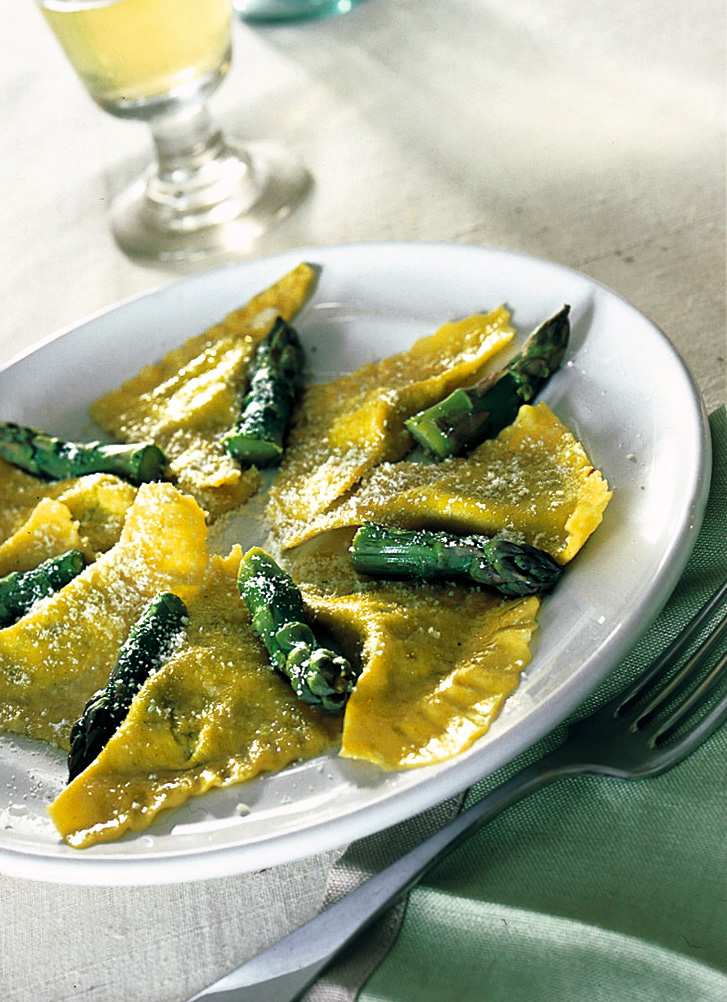 Ricetta Mezzelune ripiene agli asparagi - Donna Moderna