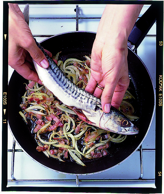 Ricetta Sgombri ai piselli - Donna Moderna