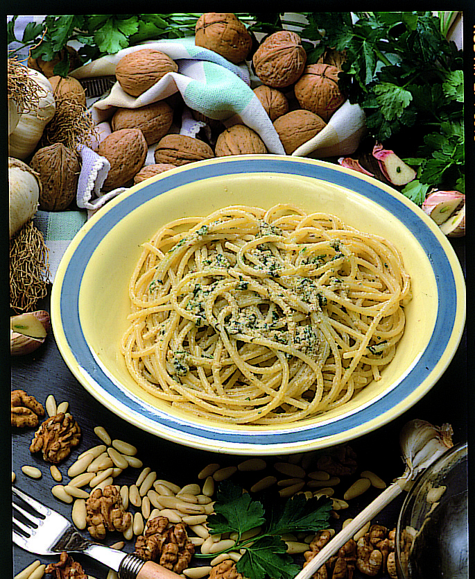 Ricetta Spaghetti con le noci - Donna Moderna