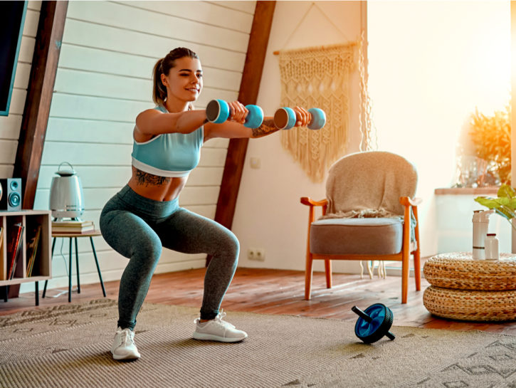 Allenamento per tonificare tutto il corpo: esercizi con i pesi - Donna ...