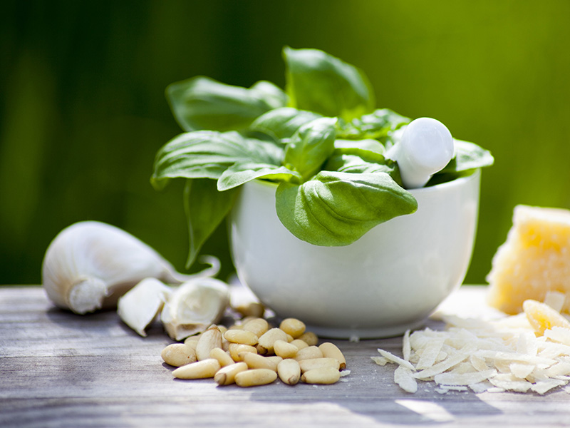 Come fare il pesto alla genovese in casa - Donna Moderna