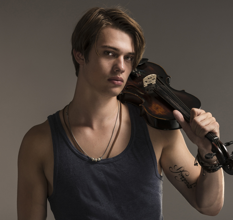 Nicholas Galitzine: giovane, carino e molto occupato... a diventare una ...