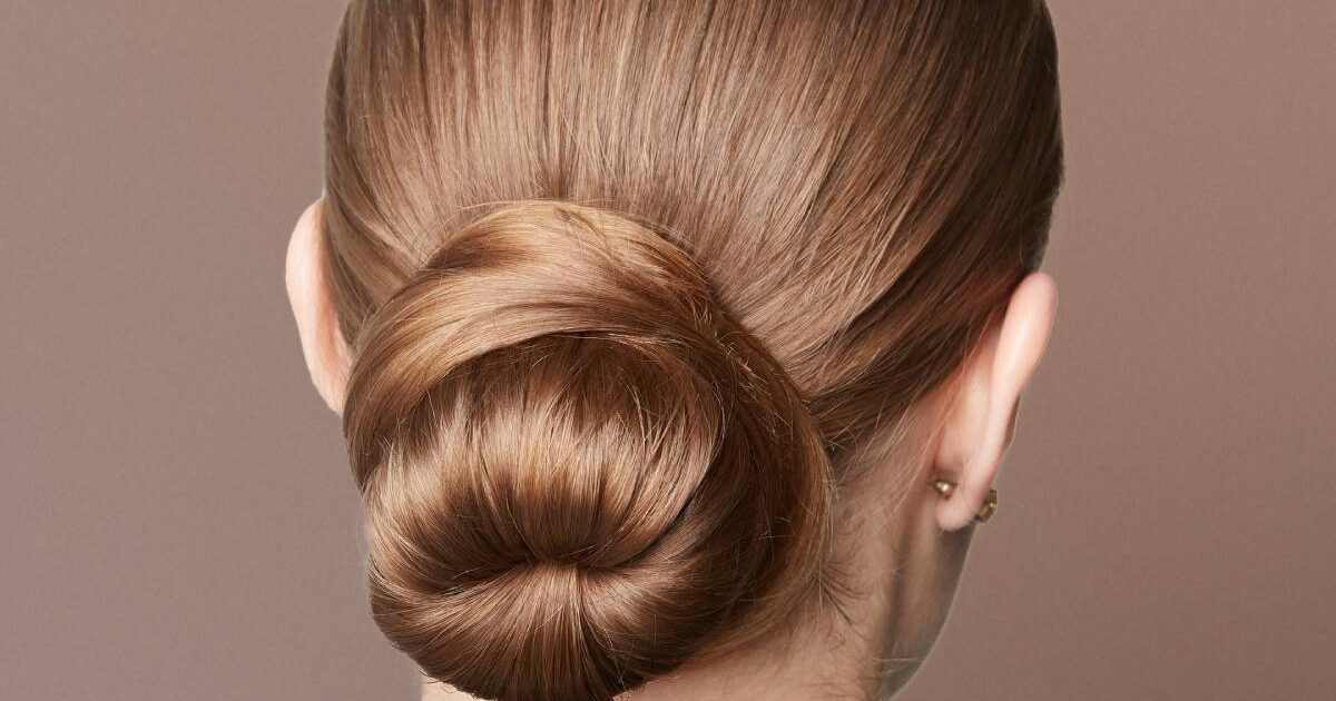 Come fare uno chignon morbido elegante - Donna Moderna