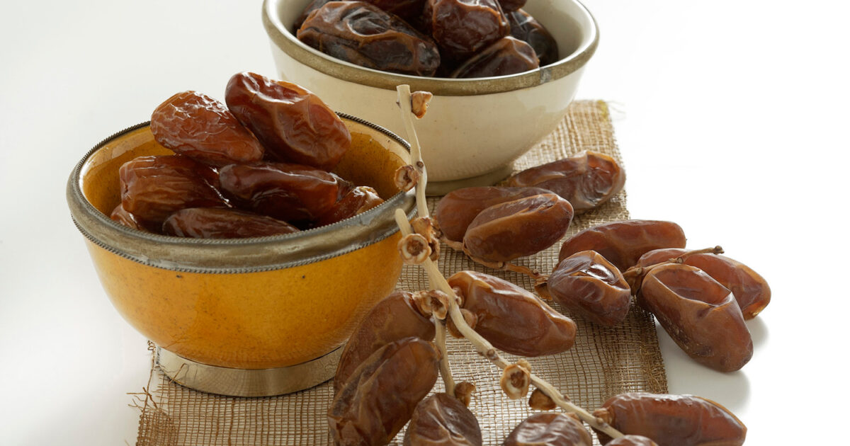 Datteri freschi e secchi: come cucinarli, quanti mangiarne e perché ...
