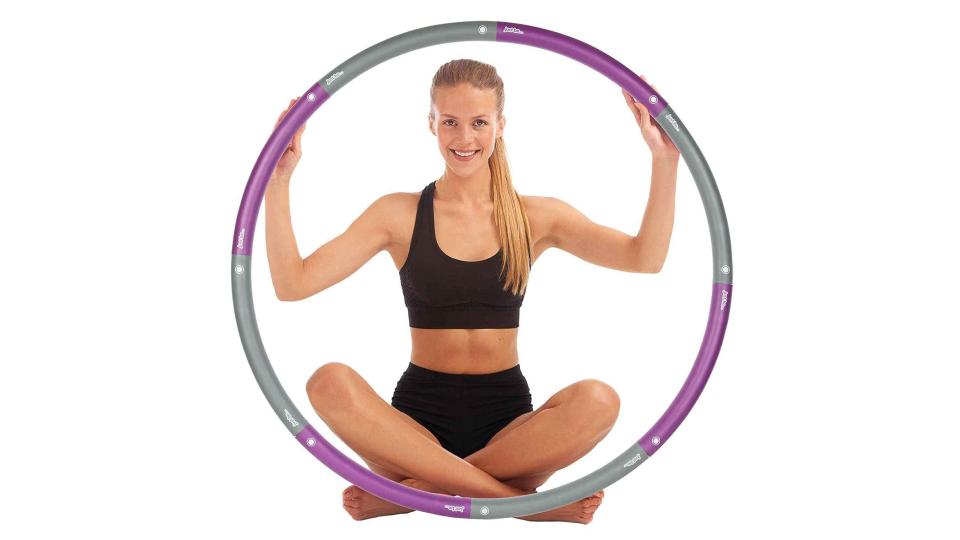 Hula Hoop: benefici ed esercizi fitness per allenarsi e divertirsi - Donna Moderna